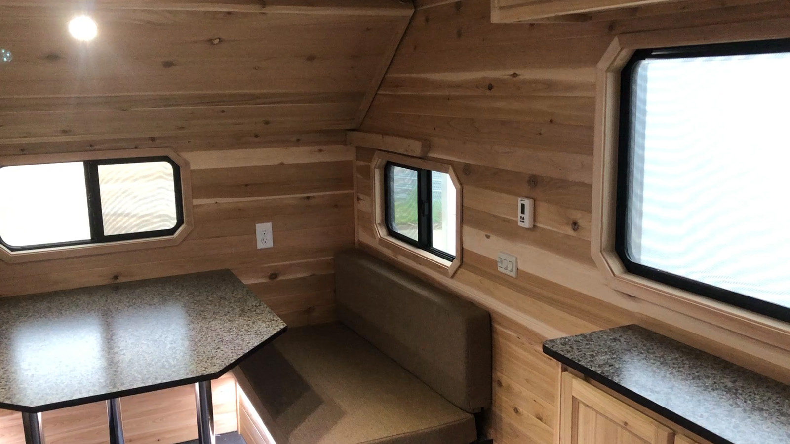 AI817SAH - Single Axle Aluminum Hydraulic - AlumaIce