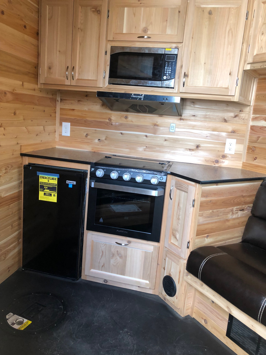 AI817SAH - Single Axle Aluminum Hydraulic - AlumaIce