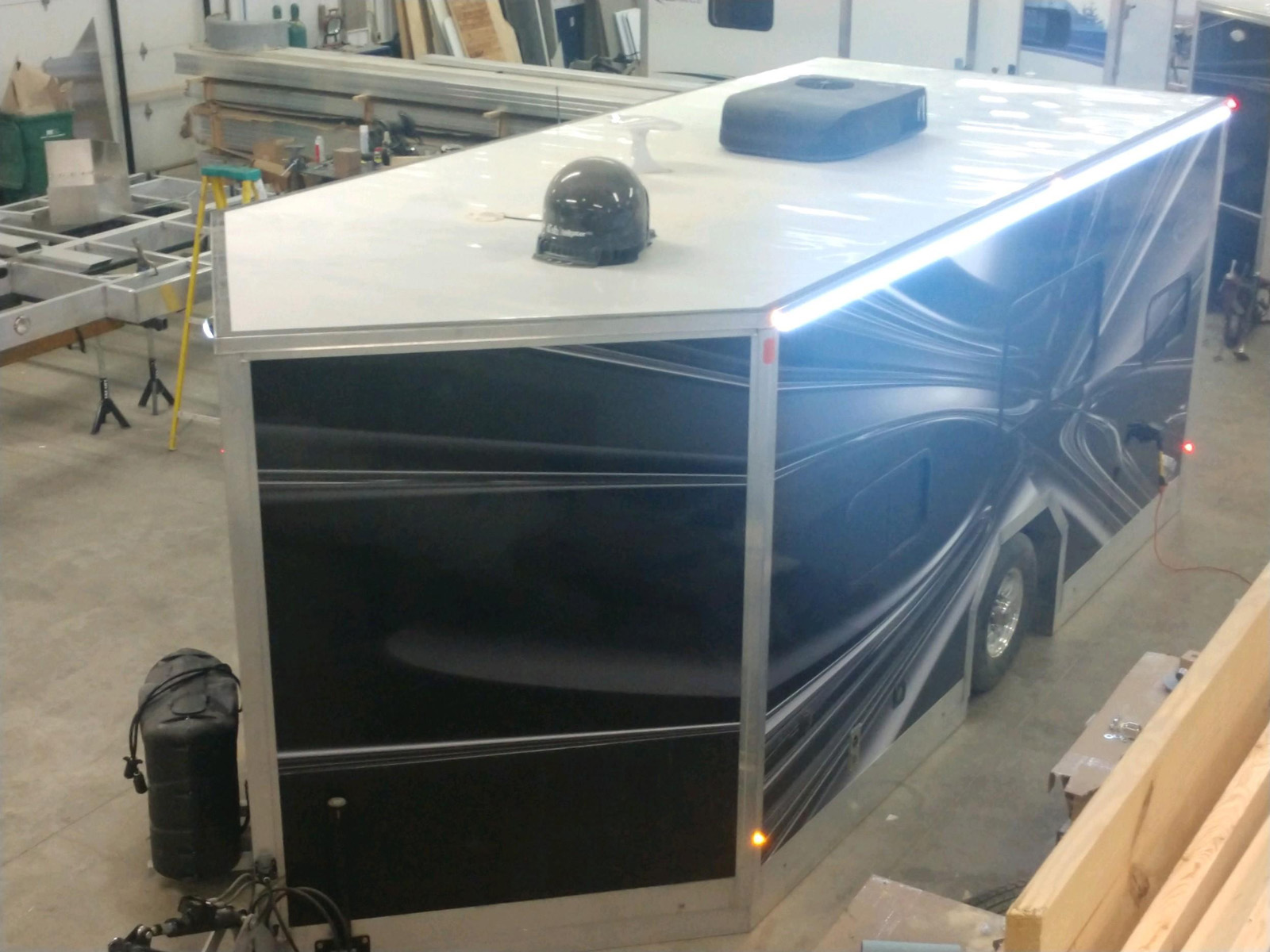 AI817SAH - Single Axle Aluminum Hydraulic - AlumaIce