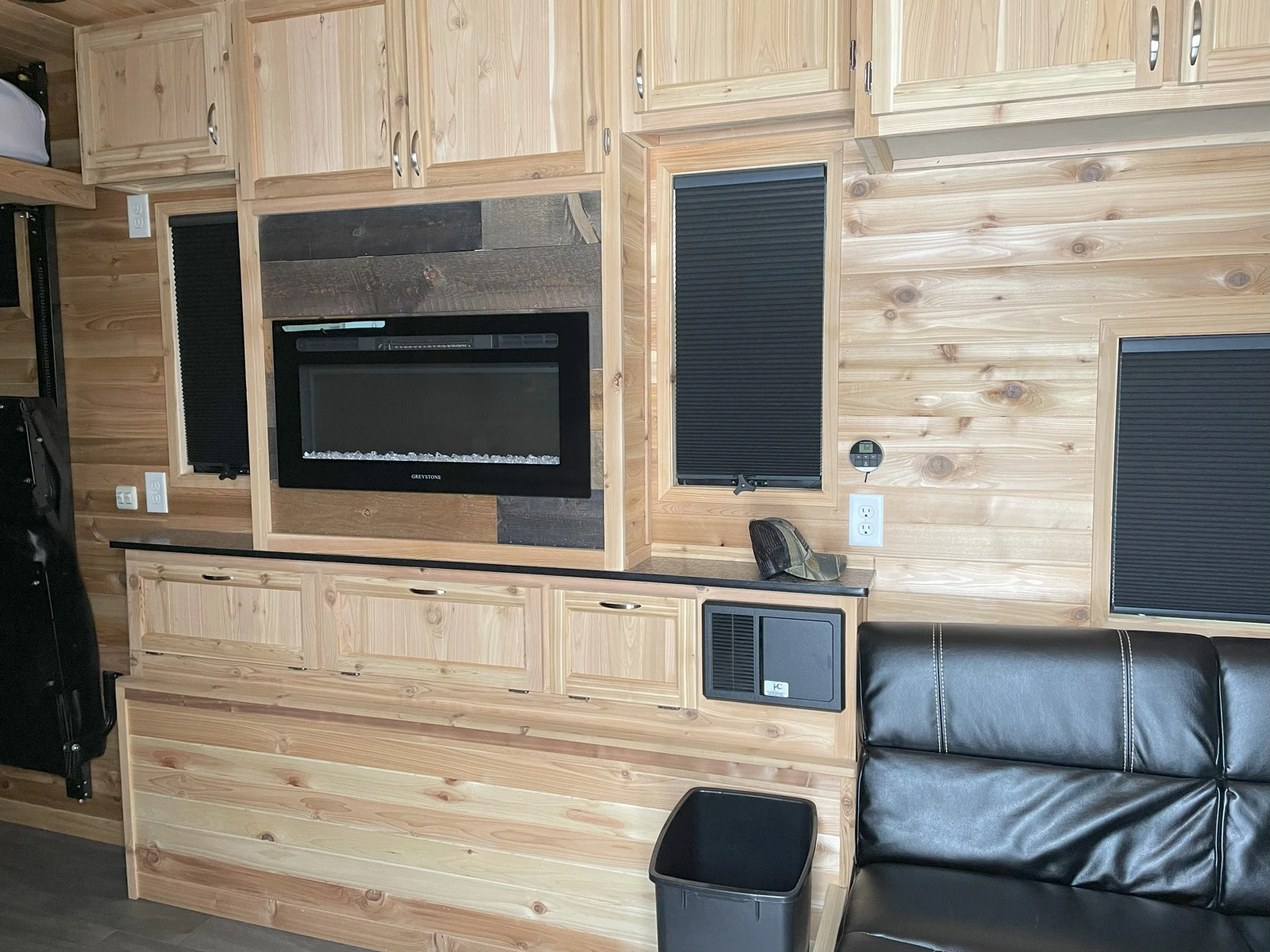 Aluminum Hydraulic Fish Houses - AlumaIce