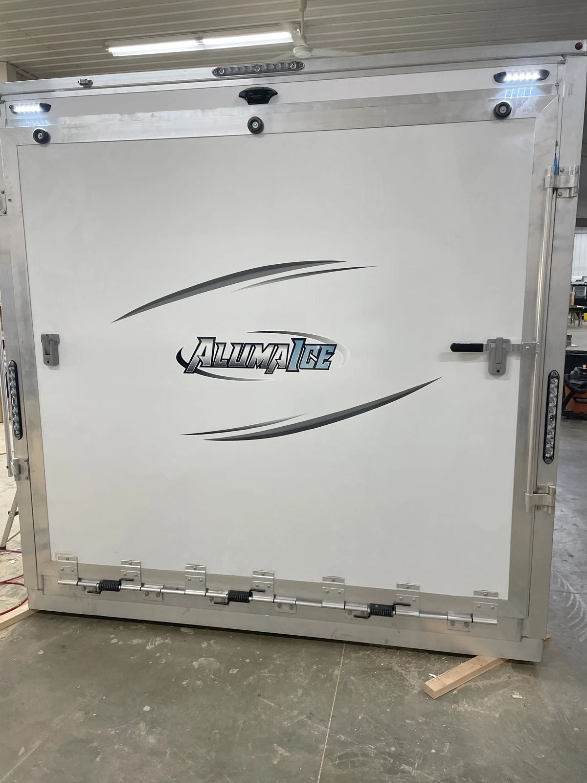 Aluminum Hydraulic Fish Houses - AlumaIce