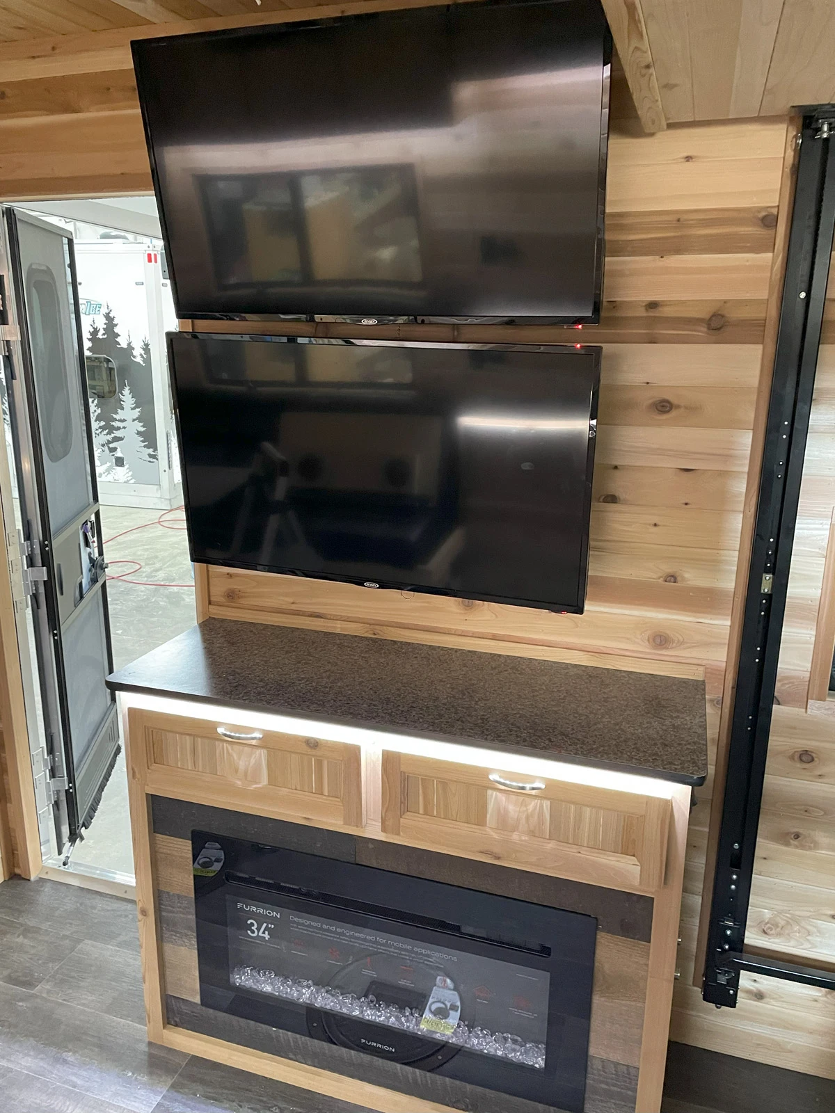 Aluminum Hydraulic Fish Houses - AlumaIce