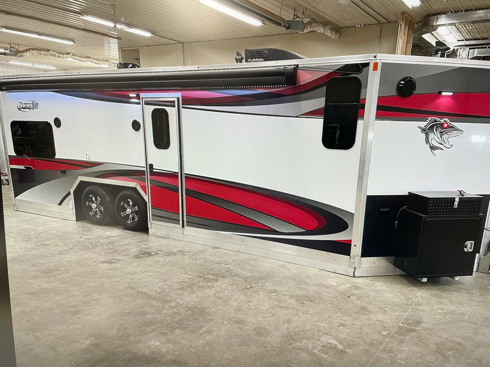 Aluminum Hydraulic Fish Houses - AlumaIce