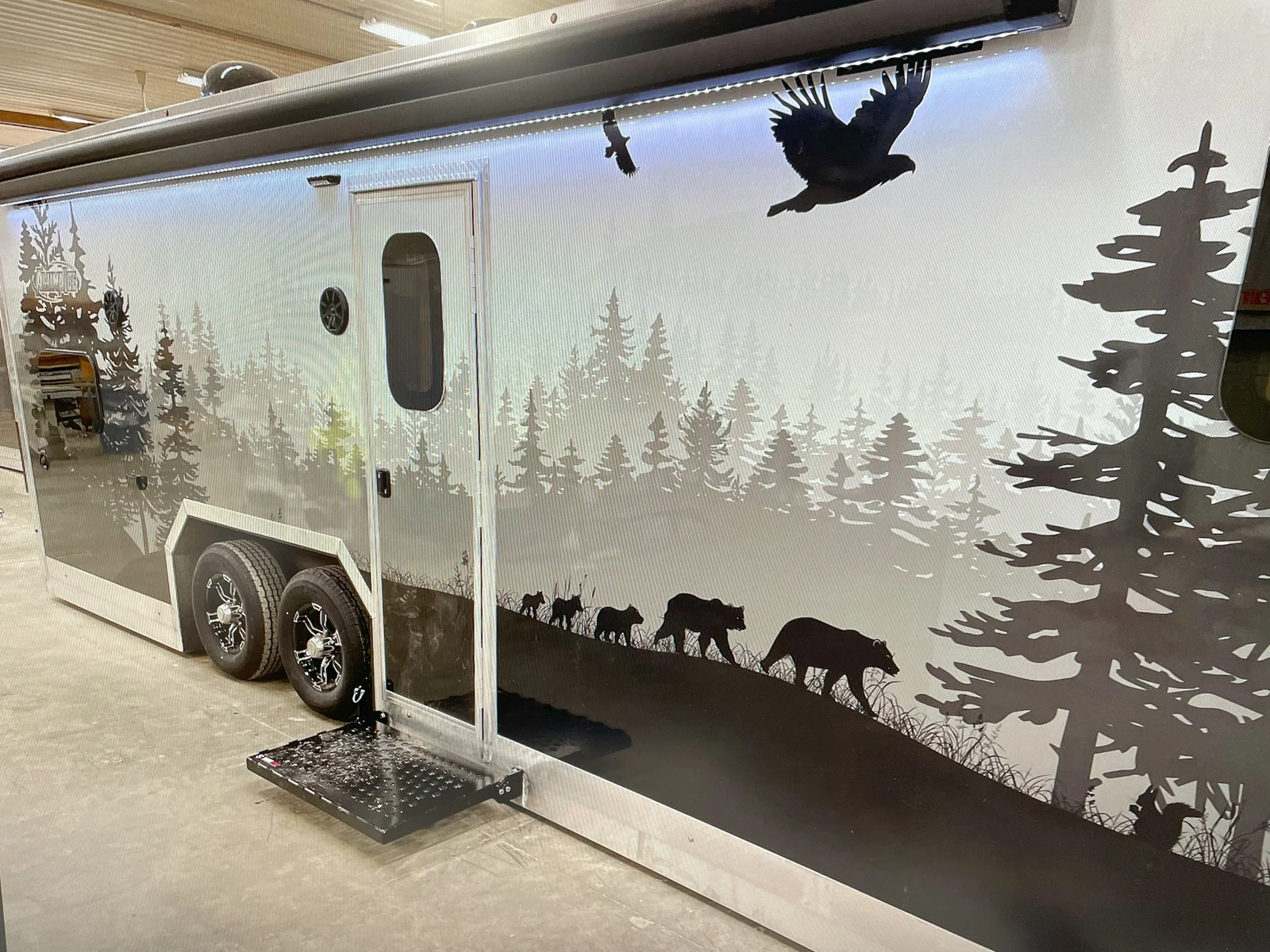 Aluminum Hydraulic Fish Houses - AlumaIce