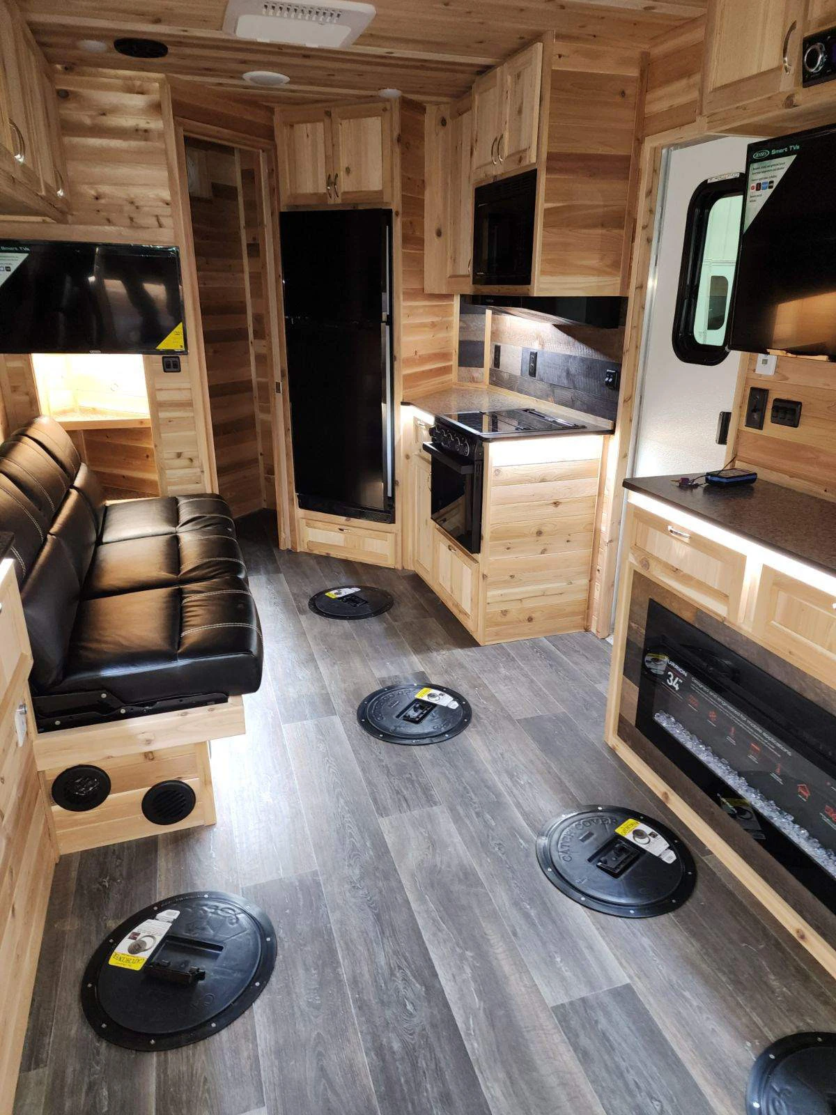 Aluminum Hydraulic Fish Houses - AlumaIce