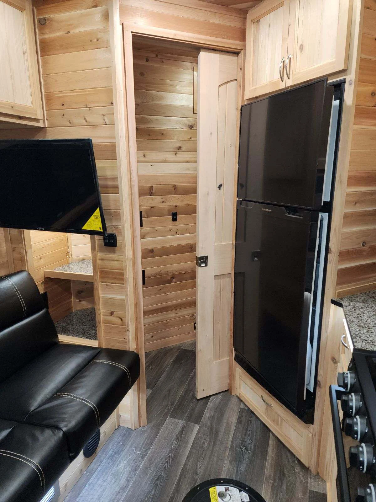 Aluminum Hydraulic Fish Houses - AlumaIce