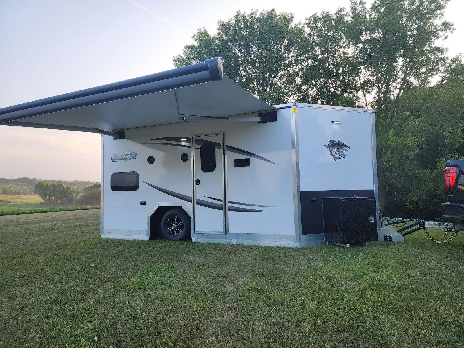 Aluminum Hydraulic Fish Houses - AlumaIce