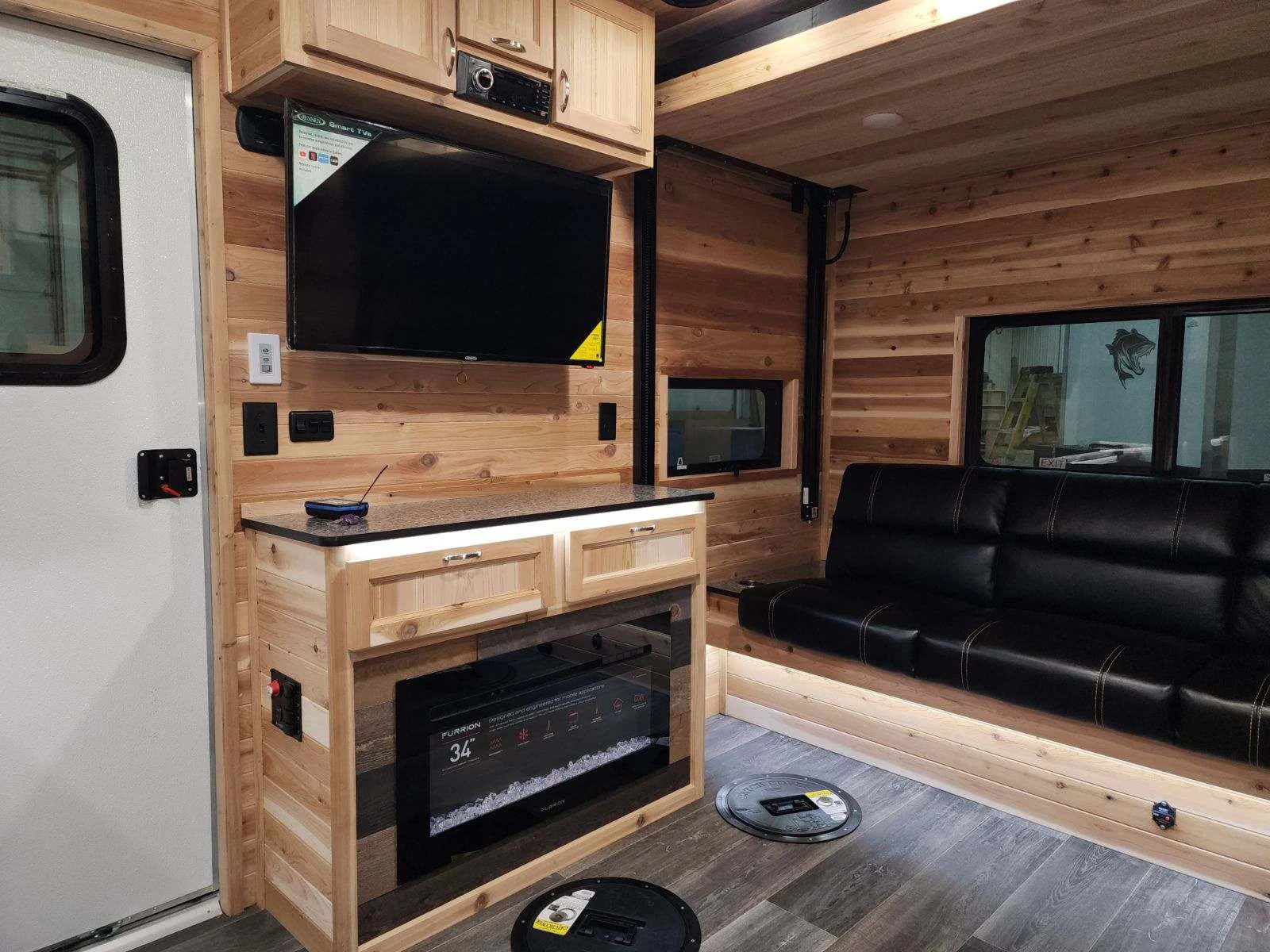 Aluminum Hydraulic Fish Houses - AlumaIce