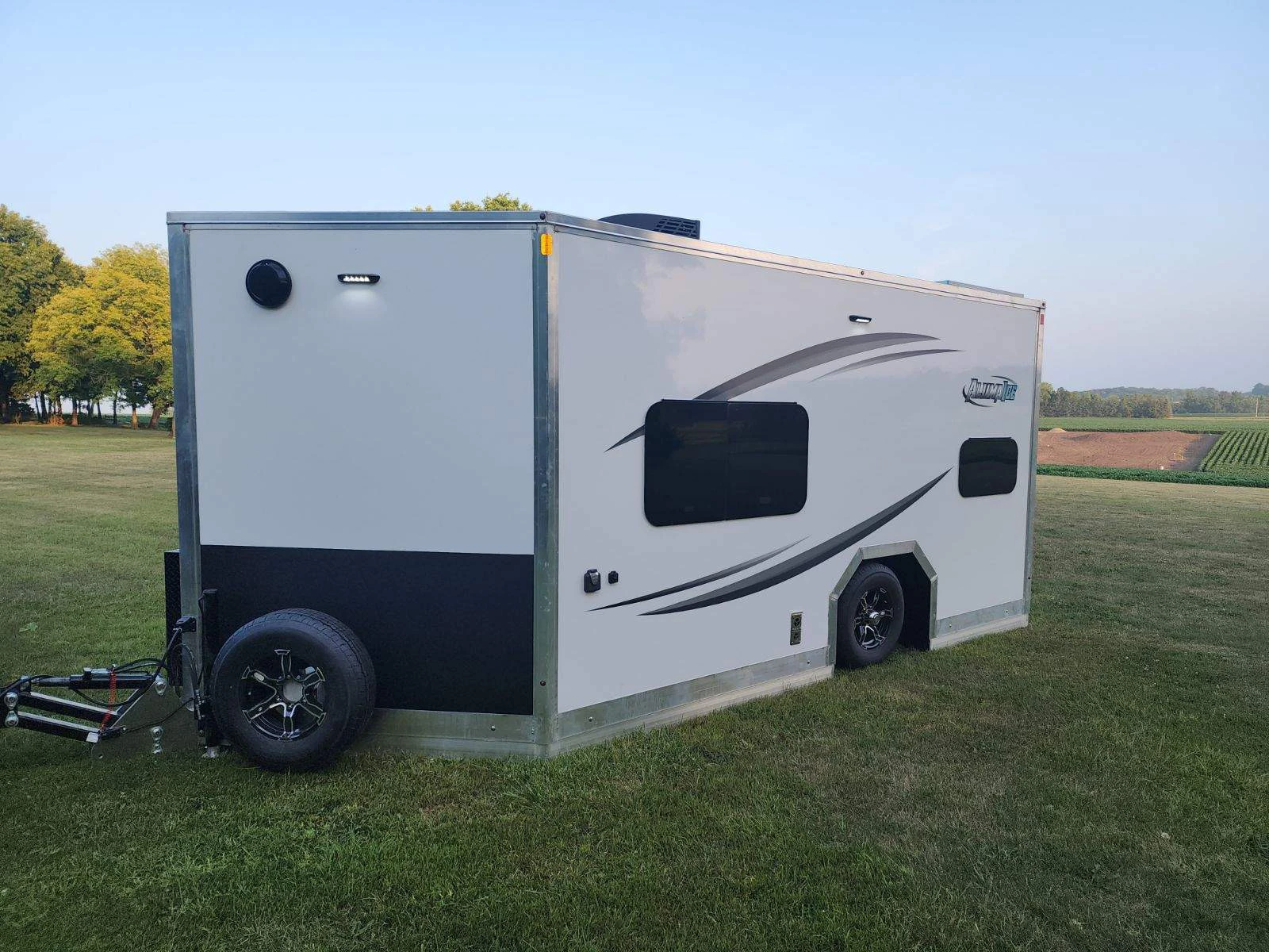 Aluminum Hydraulic Fish Houses - AlumaIce